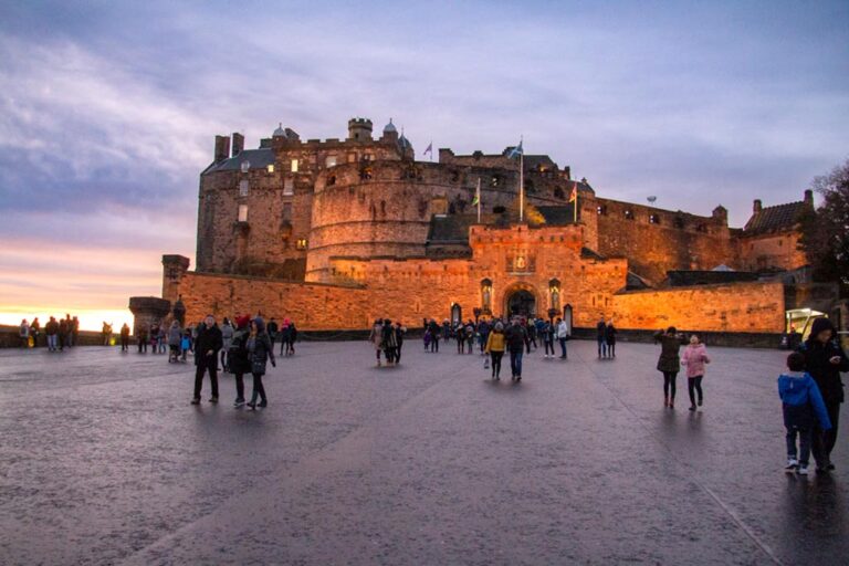 Guide to the city of Edinburgh, Scotland