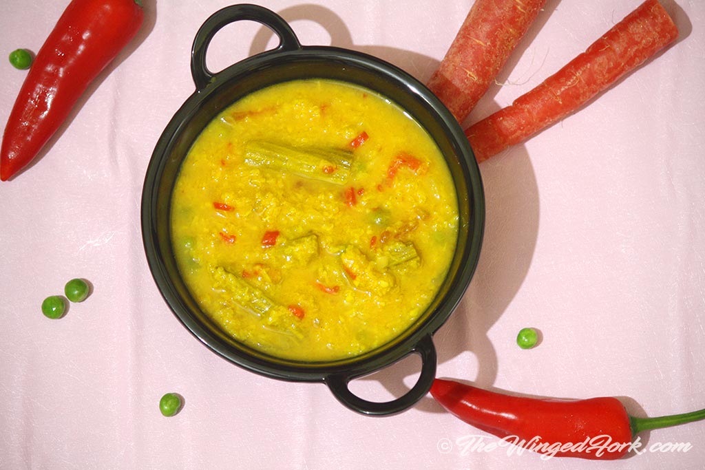 Moringa and Split Yellow Lentil Curry - Moong Dal with Shenga